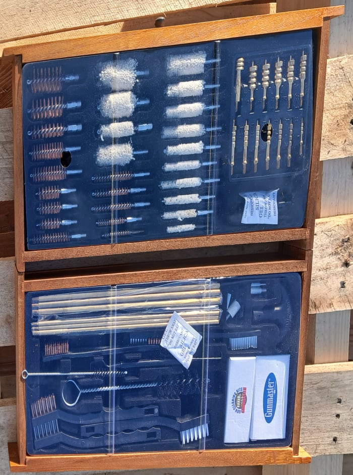GUNMASTER UNIVERSAL CLEANING KIT WOODEN TOOLBOX 63 PC.